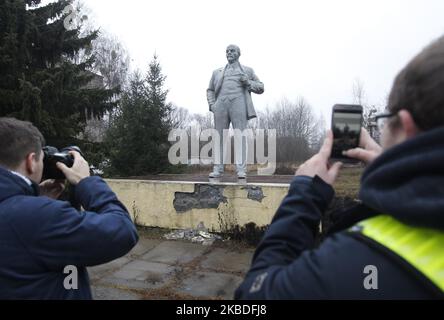 Statue of Lenin in Chernobyl Stock Photo - Alamy