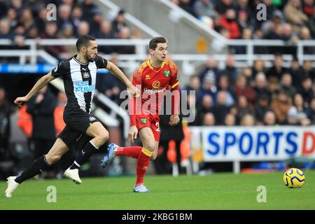 Nabil Bentaleb of Newcastle United in action with KennyMcLean of ...