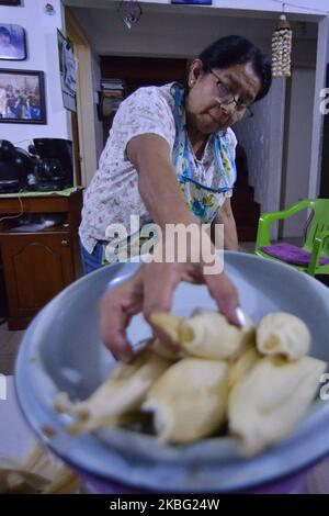 People eat tamales on Candlemas Day at the Monument to the Revolution ...