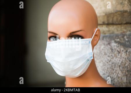White mannequin head and masks Stock Photo - Alamy