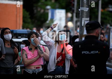 Counter protesters in front of a riot policeman during a protest ...