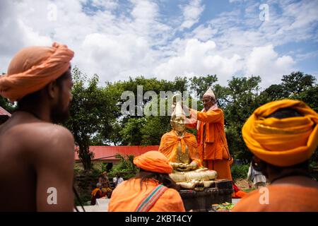 Hindu Disciple worship their guru Naraharinath on the occasion of Guru ...