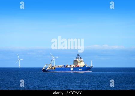 Ile De Brehat French cable laying repair ship and utility vessel MCS ...