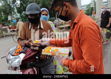People distribute Laddoo's (sphere-shaped sweet) in New Delhi as Prime ...