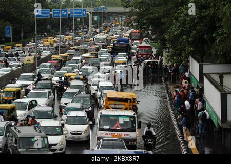 Heavy traffic congestion at ITO Bridge due to water logging after heavy ...