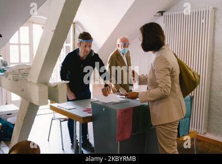 A man casts his vote at a polling booth at Sydney's Bondi Beach ...