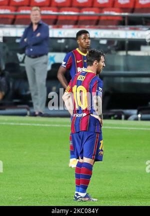 Ronald Koeman and Leo Messi during the friendly match between FC ...