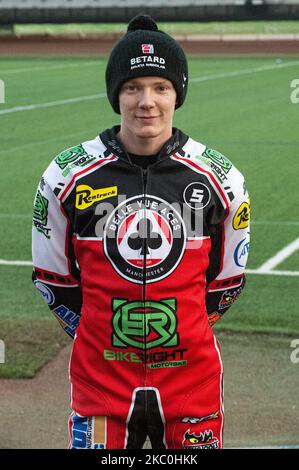 Dan Bewley of Belle Vue ‘ATPI’ Aces leads Kyle Howarth of Leicester ...