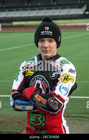 Dan Bewley of Belle Vue ‘ATPI’ Aces leads Kyle Howarth of Leicester ...