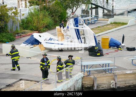 Small plane crash into a pier near Beechhurst Yacht Club in Whitestone ...