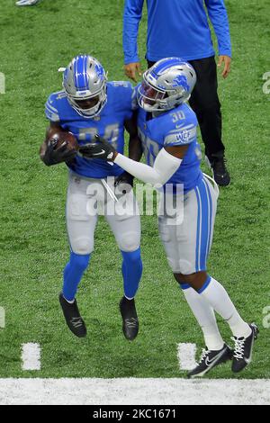 Detroit Lions cornerback Jeff Okudah (1) gets set on defense against ...