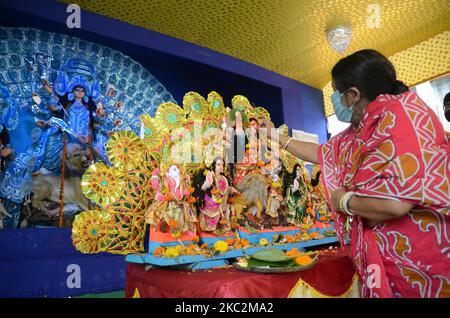 Married Hindu woman performing the last ritual 'Baran' in front of the ...