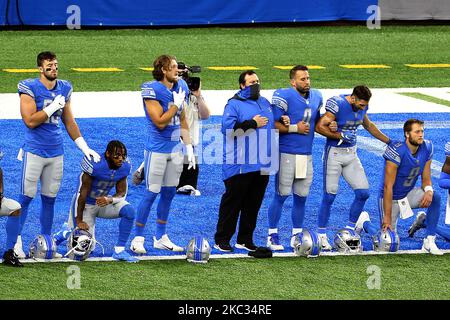 National anthem Detroit Lions players Salute to Service before an NFL ...