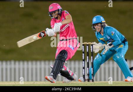 Ellyse Perry of the Sixers bats during the Womens Big Bash League (WBBL ...
