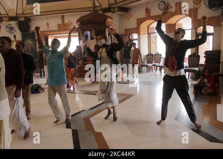 Devotees dancing and singing inside Iskcon temple during the 'Govardhan ...