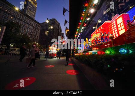 Macys Herald Square unveil its iconic holiday windows in New York City ...