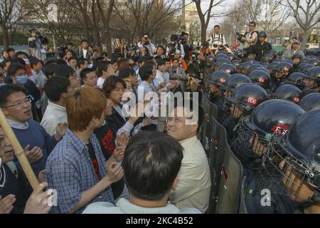 Protester and riot polices face toface before marching a anti-war rally ...