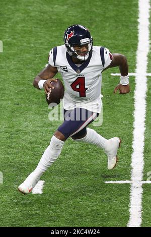 Houston Texans quarterback Deshaun Watson (4) rushes against the ...