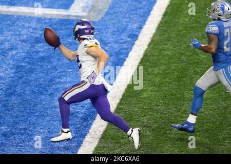 Minnesota Vikings wide receiver Chad Beebe warms up before an NFL ...