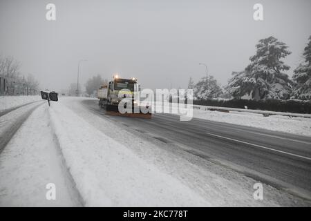 Reversible BUS lane in Madrid on the A-6 motorway during the Filomena ...