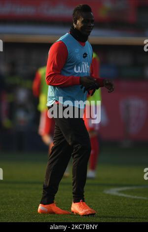 Mario Balotelli of Ac Monza controls the ball during training before ...