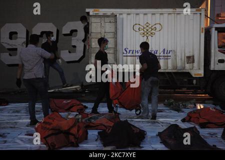 Joint SAR officers load the wreckages of crashed Sriwijaya Air flight ...