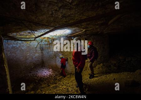 Some members of the Melphicta Kalipè caves group, volunteer ...
