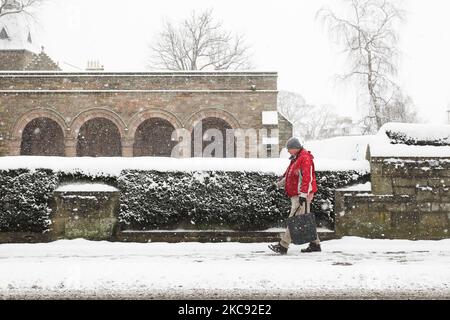 Kelso Scotland in winter snow - town centre street Stock Photo - Alamy