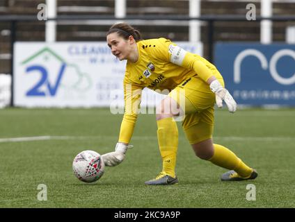 Sarah Quantrill of London Bees during the pre-match warm-up during FA ...