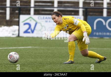 Sarah Quantrill of London Bees during the pre-match warm-up during FA ...