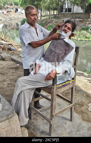 Daily Life in the Slum near Colaba. Mumbai. India Stock Photo - Alamy