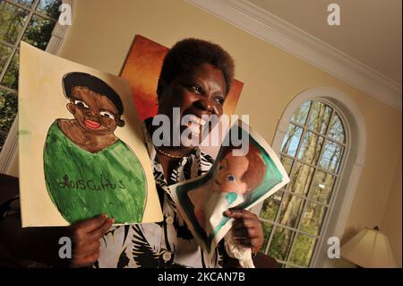 Decatur, Georgia. 20th Mar, 2008. Lois Curtis displays self portrait ...