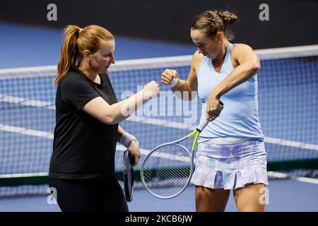 United States couple Kaitlyn Christian (R) and Sabrina Santamaria ...