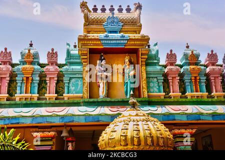 Figures of Hindu deities adorn the Keerimalai Kassi Wisvanathar Temple ...