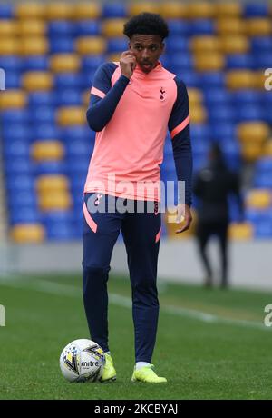 L-R Roshaun Mathurin of Tottenham Hotspur Under 18s and Dane Scarlett ...