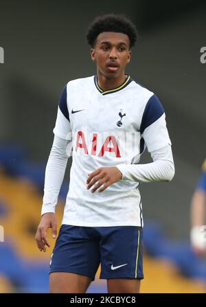 L-R Roshaun Mathurin of Tottenham Hotspur Under 18s and Dane Scarlett ...