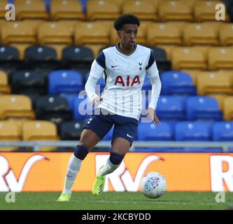 L-R Roshaun Mathurin of Tottenham Hotspur Under 18s and Dane Scarlett ...