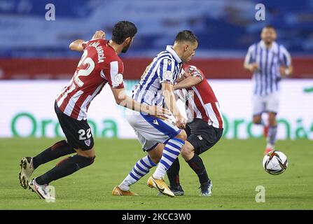 Andoni Gorosabel of Athletic Club de Bilbao and Giuliano Simeone of ...