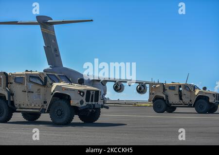 U.S. Marines with 3d Littoral Combat Team, 3d Marine Littoral Regiment ...