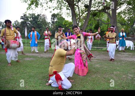 Assamese girls in traditional attire perform Bihu dance to celebrate ...