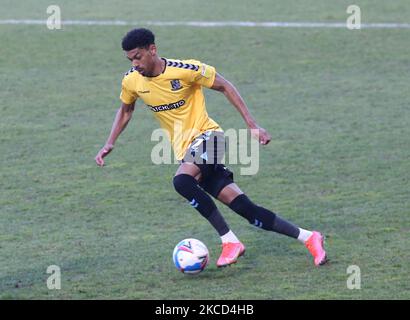 L-R Reece Hackett-Fairchild of Southend United (on loan from Portsmouth ...