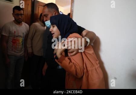 Relatives of Palestinian Hussien Hamad, 11, mourn during his funeral in ...