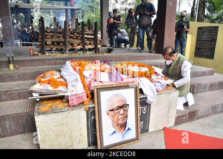 Assam Chief MinisterÂ Himanta Biswa Sarma pays tribute toÂ Â to eminent ...