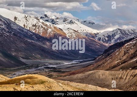 Magnificently sculpted peaks of the Himalayas along the Panzila pass ...