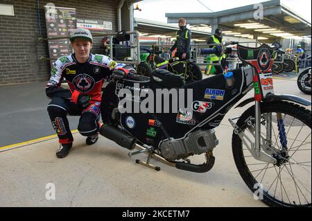 Dan Bewley of Belle Vue ‘Bikeright’ Aces and Mark Lemon (Team Manager ...