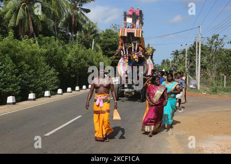 Tamil Hindu devotees perform the para-kavadi ritual while on route to ...
