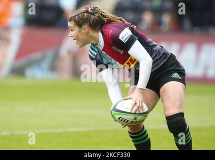 Jessica Breach of Harlequins Women goes over for her Try during Premier ...