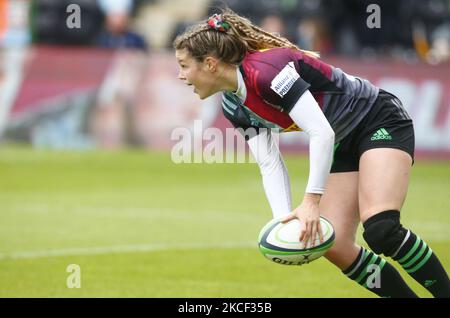 Jessica Breach of Harlequins Women goes over for her Try during Premier ...