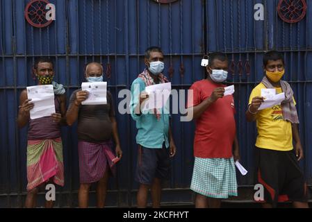 Vaccination on wheel drive for the shop owners, transport hawkers ...