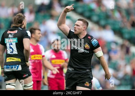 Sam Simmonds of Exeter Chiefs gestures after scoring a try during the ...